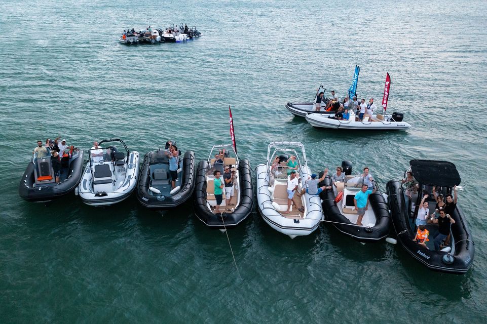 CHRIS NAUTIC ROYAN spécialiste des collages de semi rigide néoprène ou ...